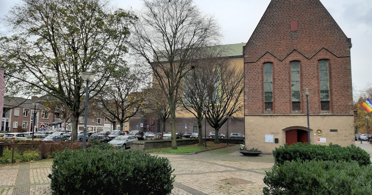 Dodenherdenking Arnhem begint met gebed in de Waalse Kerk | Regio | De ...