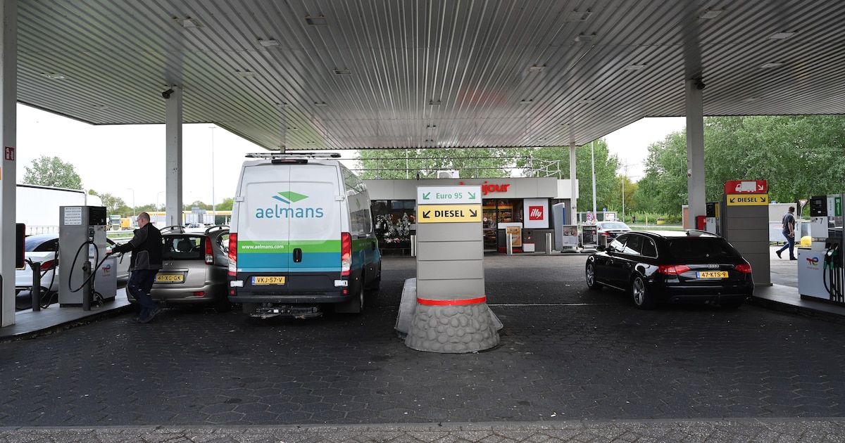 Voor 7,4 miljoen mag Total nog eens vijftien jaar benzine verkopen in ...