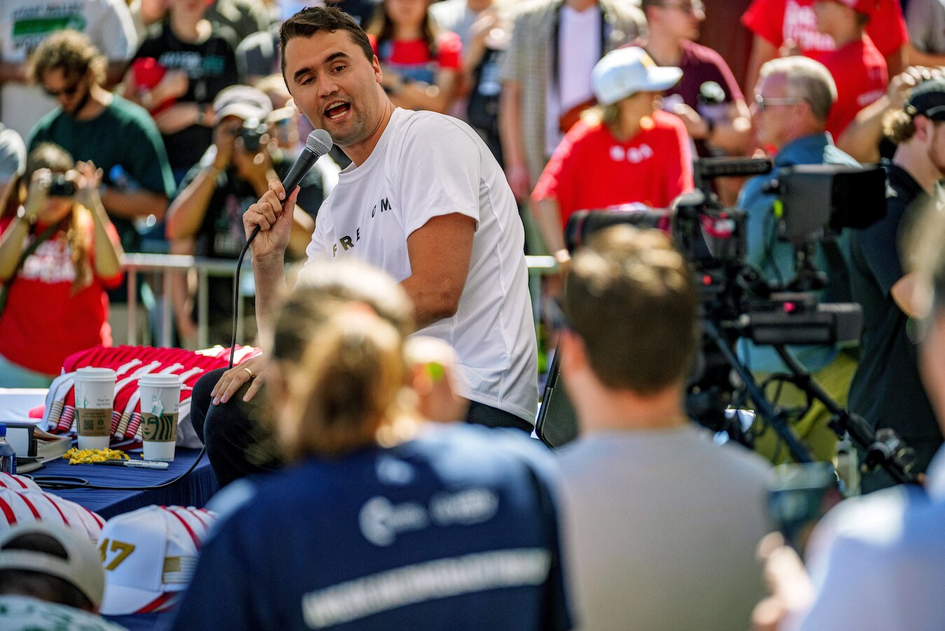 Tyler Robinson officieel aangeklaagd voor moord op Charlie Kirk ...