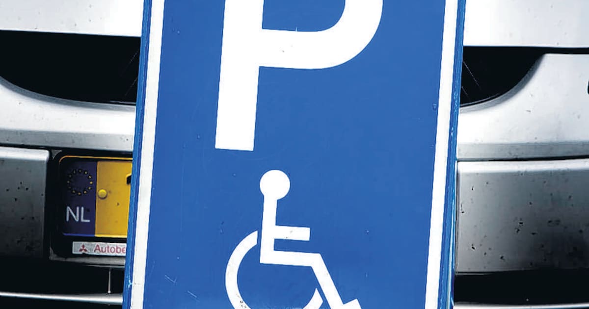 ‘U kunt 100 meter lopen’: Vrouw raakt parkeerkaart kwijt, maar rechter ...