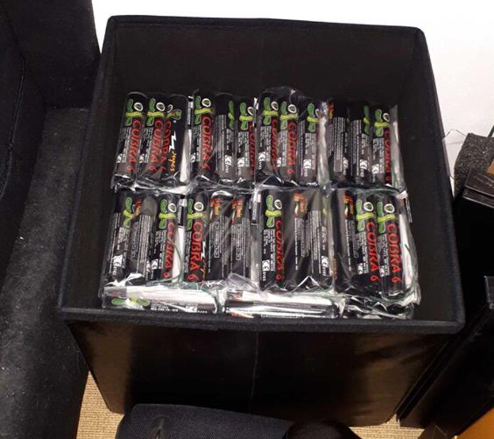 Tieners (13 en 14) met illegaal vuurwerk in huis krijgen waarschuwing ...