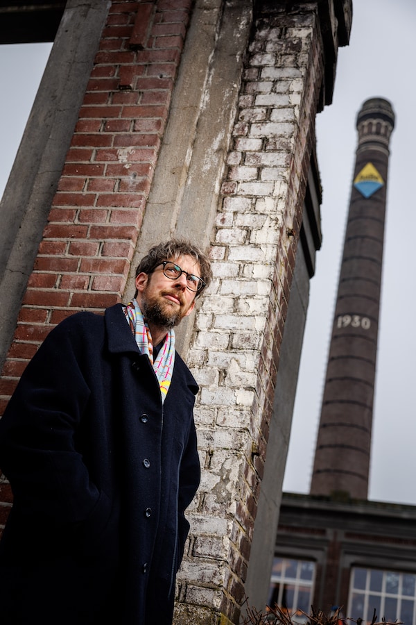 Zelfs bij het stoplicht herkend: het bewogen jaar van de schrijver van ...