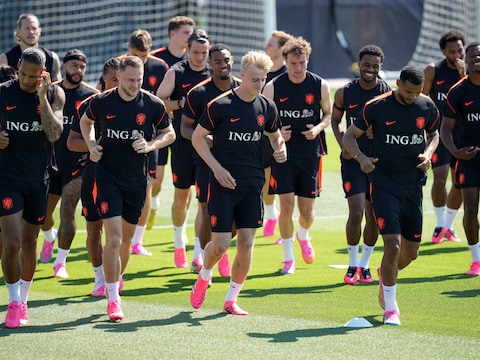 Oranje traint met twee jarigen in heet Kansas voor WK-duel met Zweden ...