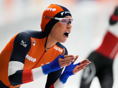 LIVE schaatsen | Jutta Leerdam wint 1000 meter in baanrecord, Kjeld ...