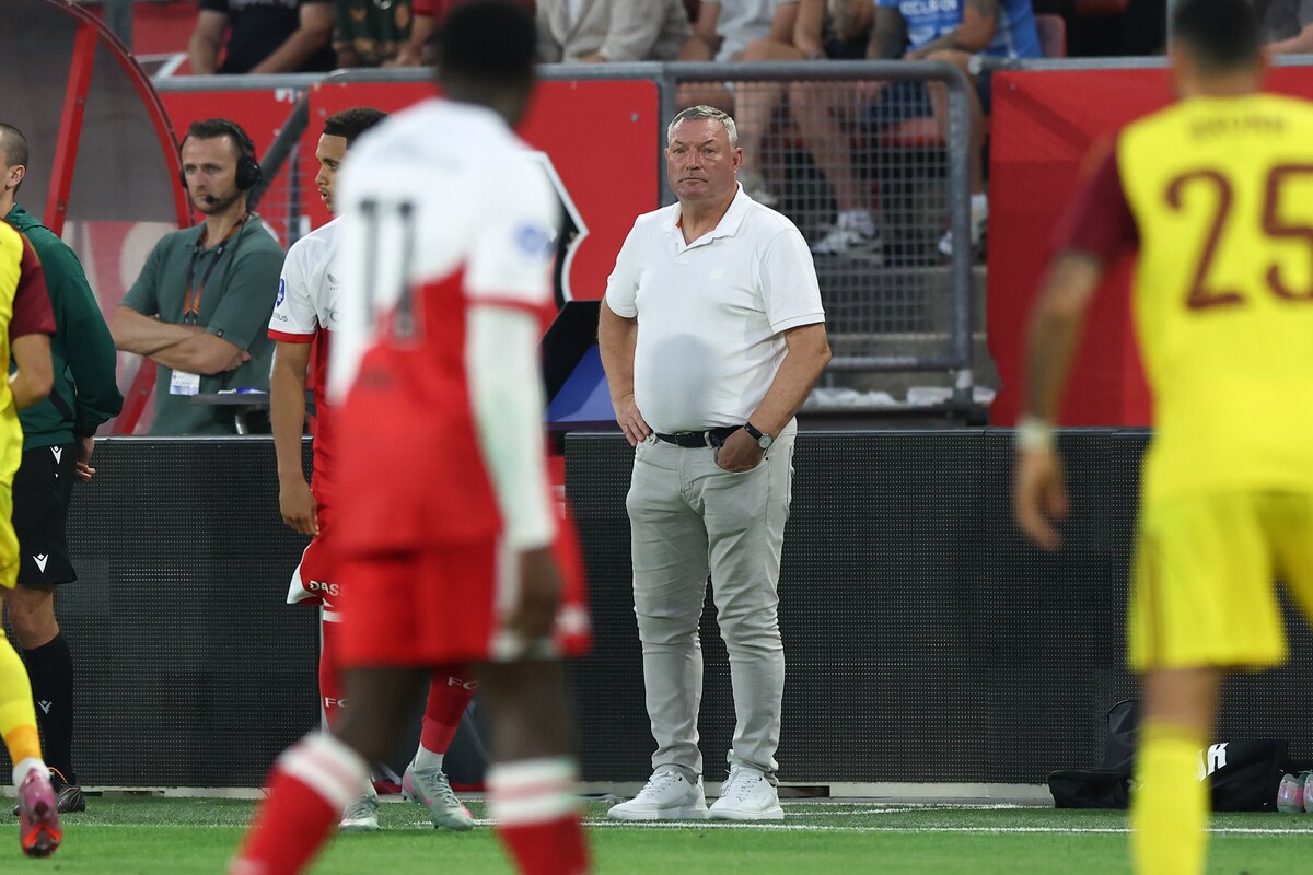 Ron Jans stoort zich aan vragen over spits Noah Ohio: ‘Ik heb hier nu ...