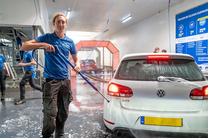 Vertwijfeld tanden poetsen en douchen met koud water: zo beleefde ...