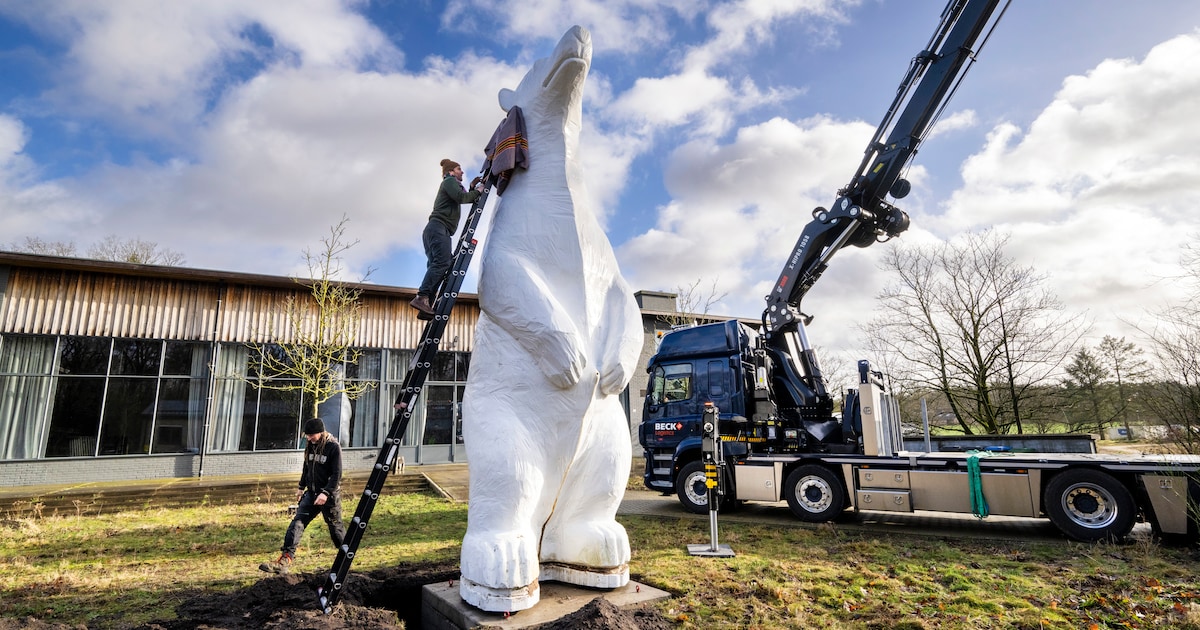 Florentijn Hofmans ‘Pissende IJsbeer’ krijgt nieuwe plek bij Groninger ...
