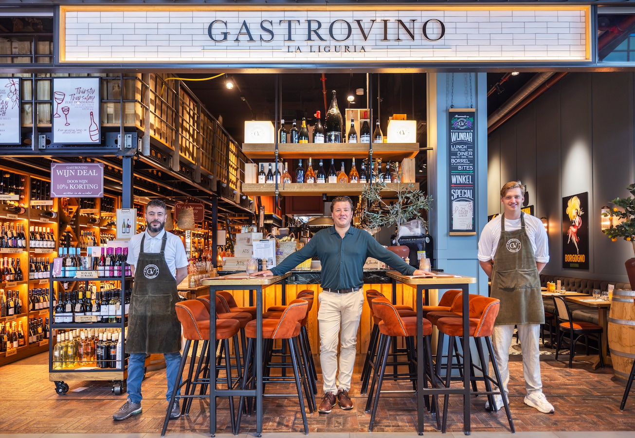 Als Jutta Leerdam foto’s van servies op Instagram deelt, ‘ontploft ...