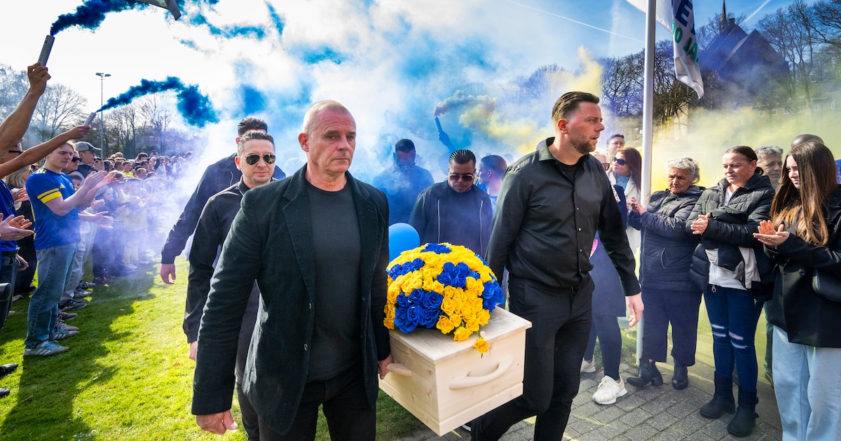 Kist van Paul op middenstip De Paasberg, Johan reist 12 dagen terug uit ...