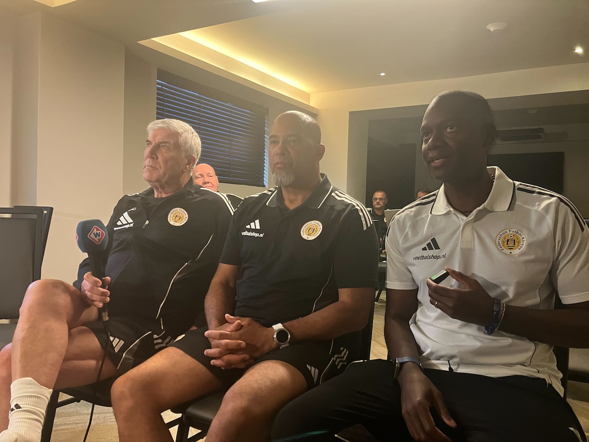 Grappen met de microfoon en ‘Omroep Max naar het WK’: een dagje in het ...