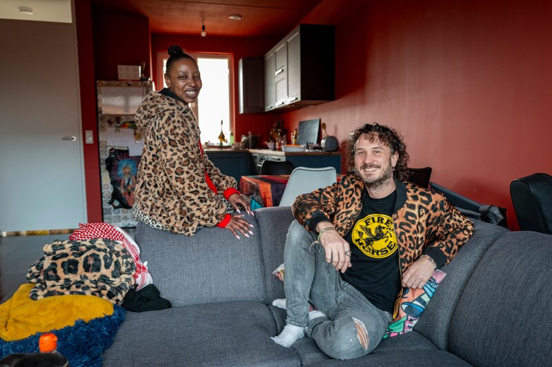 Frank (39) nam de dakloze Eunice (36) in huis, maar blijft nu achter ...