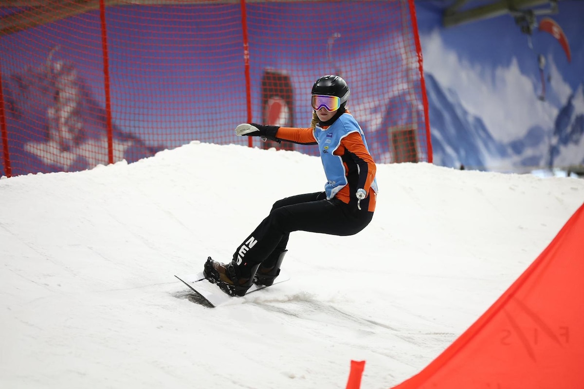 Emke Vaessen uit Nijmegen wint goud bij Europacup parasnowboarden ...