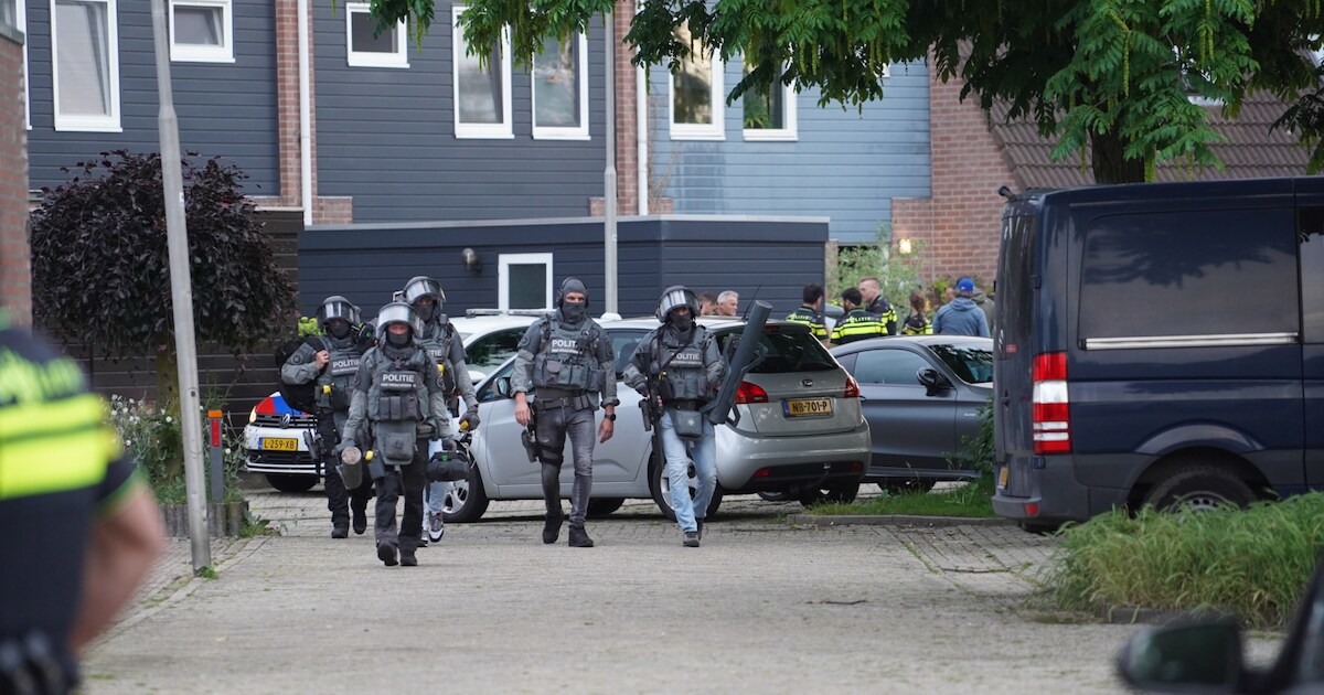 Arrestatieteam in Nijmeegse woonwijk haalt persoon uit woning: vertoonde 'onbegrepen gedrag ...