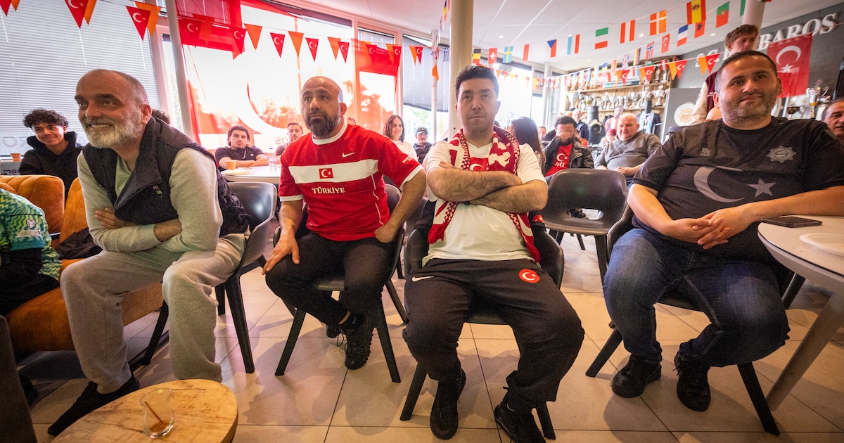 Om 06.00 uur al volle kantine in Hengelo voor WK-duel Turkije, maar ...