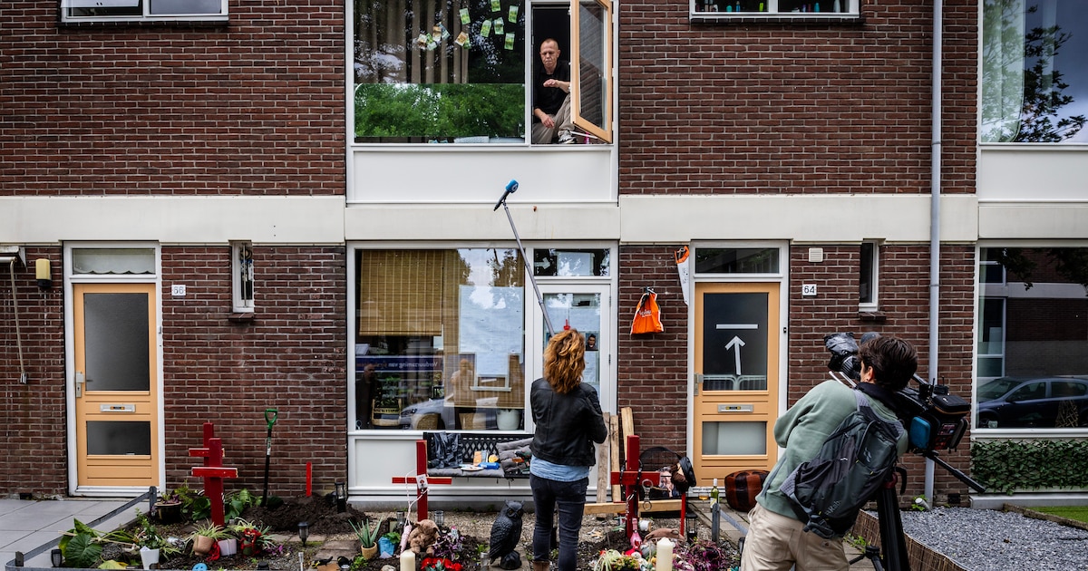 Man (44) zet straat op zijn kop met graf in voortuin en weigering om ...