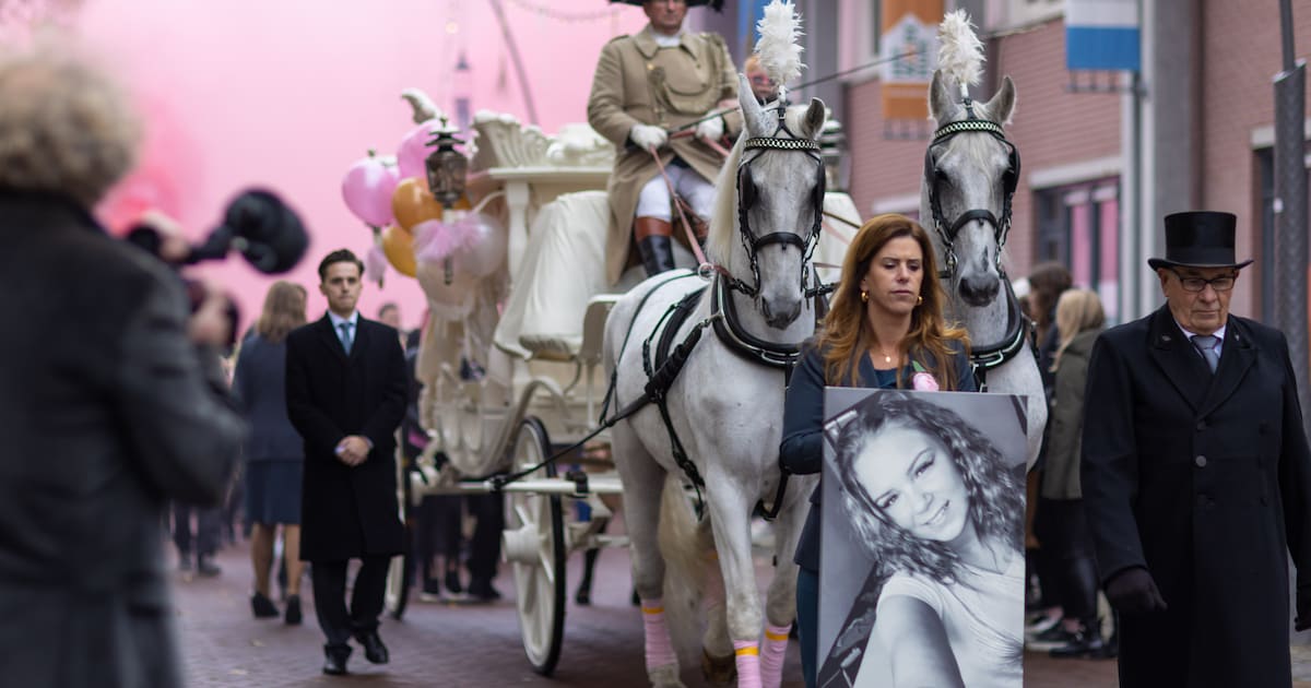 Bouchra D. stak in blinde drift haar halfzus Anouk dood en zette de ...