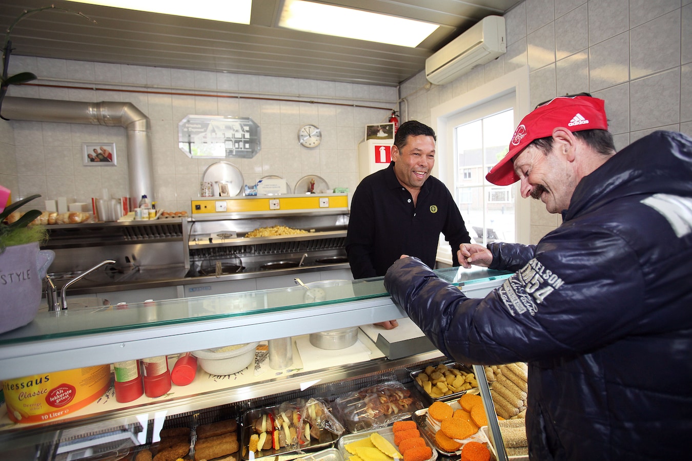 Oud-PSV’er is na een mooie voetbalcarrière al 32 jaar frietbakker in ...