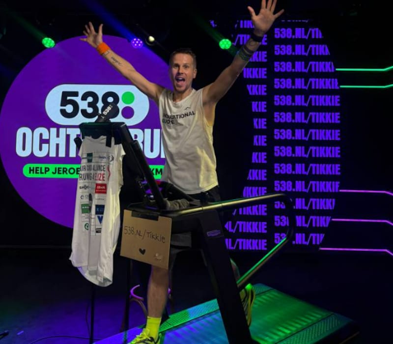Vier jaar na het verlies van zoontje Kasper (4) rent Jeroen 538 ...