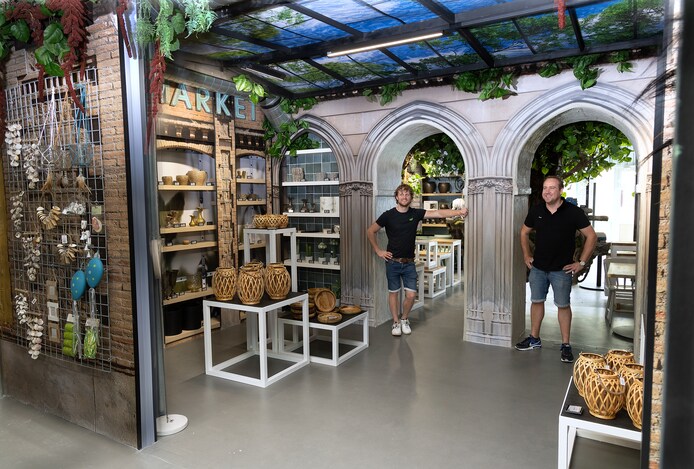 Chiel Meekes opent partijgroothandel in oude Philips-pand Winterswijk ...