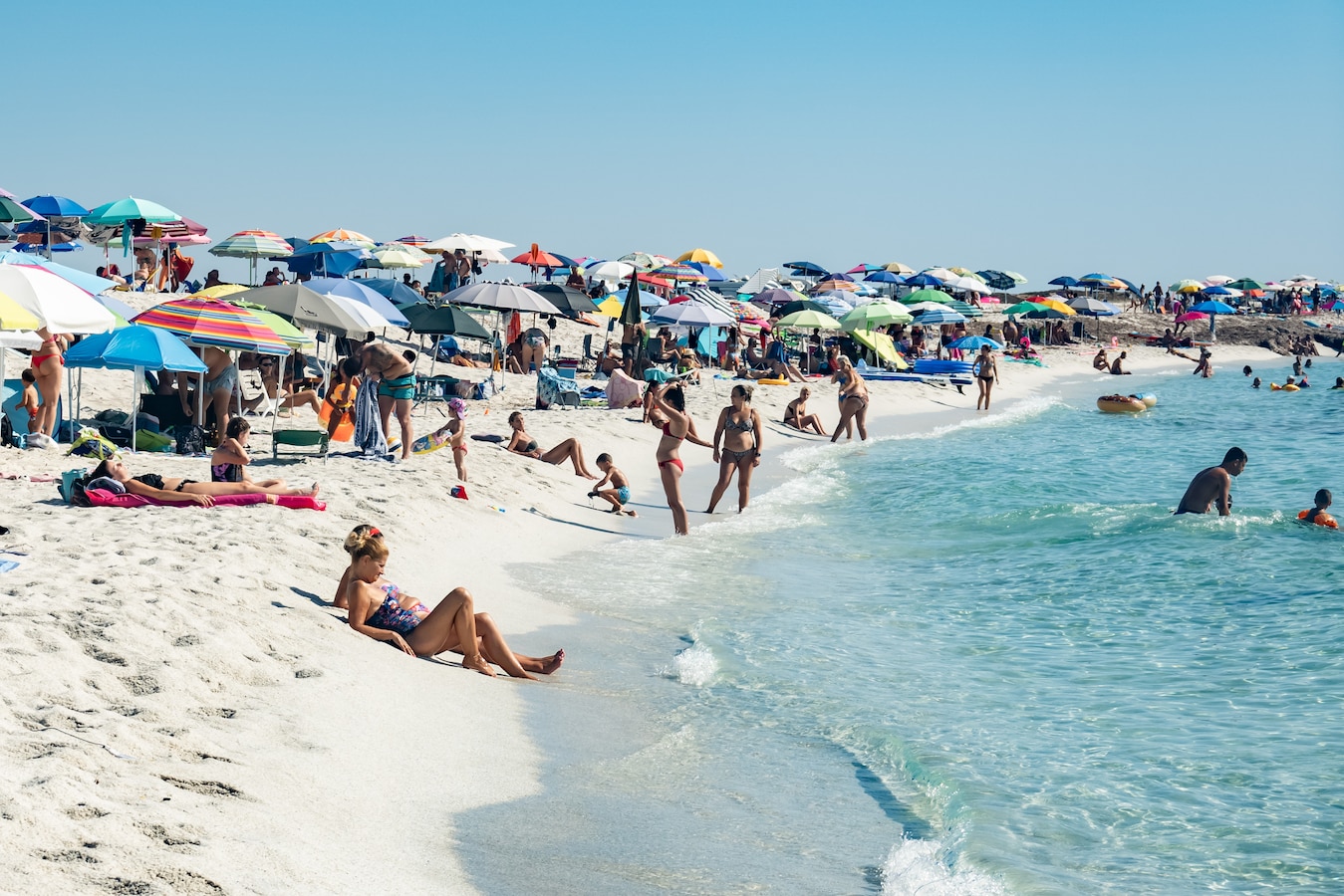 Dagje naar het strand in Italië? Trek dan maar je portemonnee | Foto ...