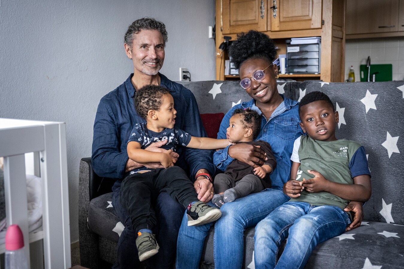 Arie en gezin met baby van 5 maanden moeten hun seniorenwoning uit van ...