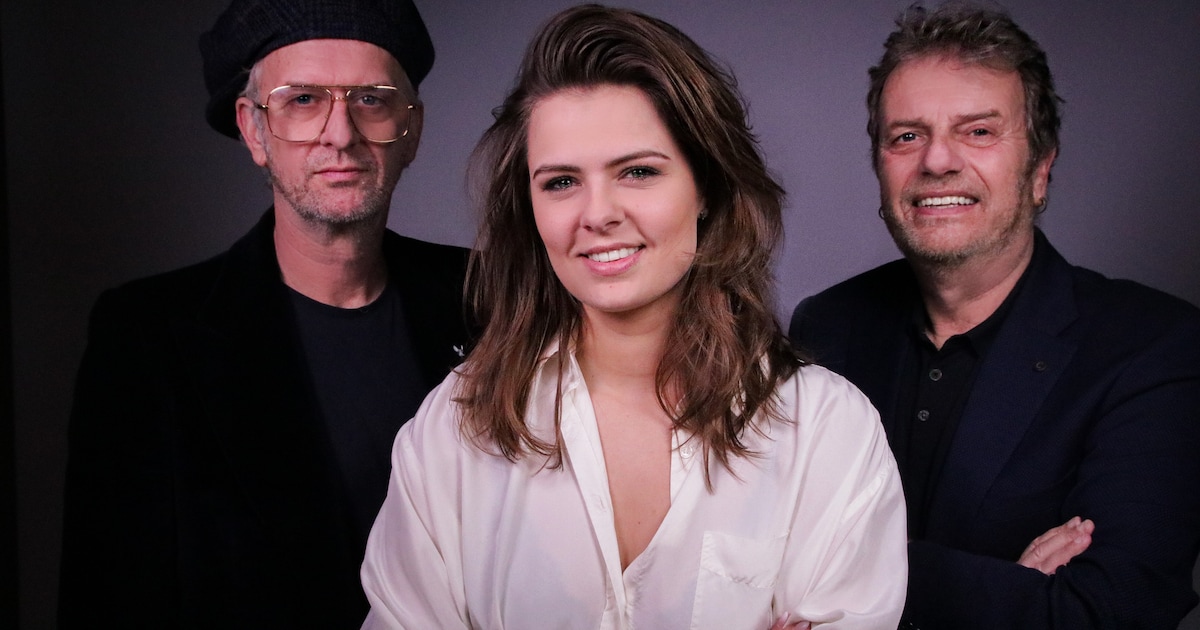 Zangeres Mell van ‘Beste Zangers’ kneust ribben bij misstapje; optreden ...