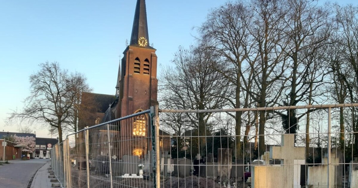 Heg weg op de Zeg: groen rondom kerkhof maakt plaats voor hekwerk ...