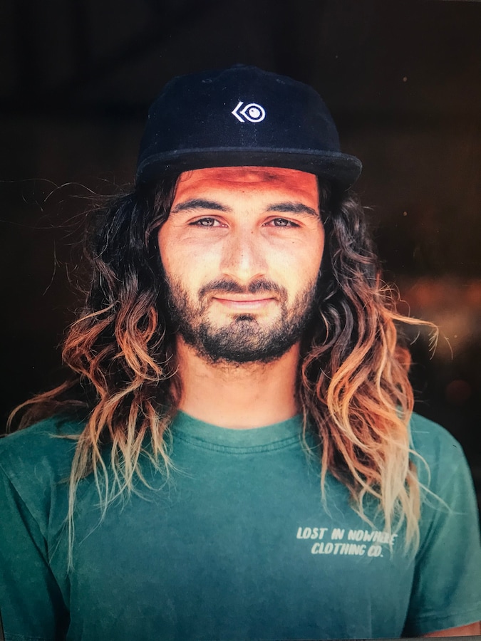 Sacha (28) kon nauwelijks lopen door ernstige reuma, maar surft nu op ...
