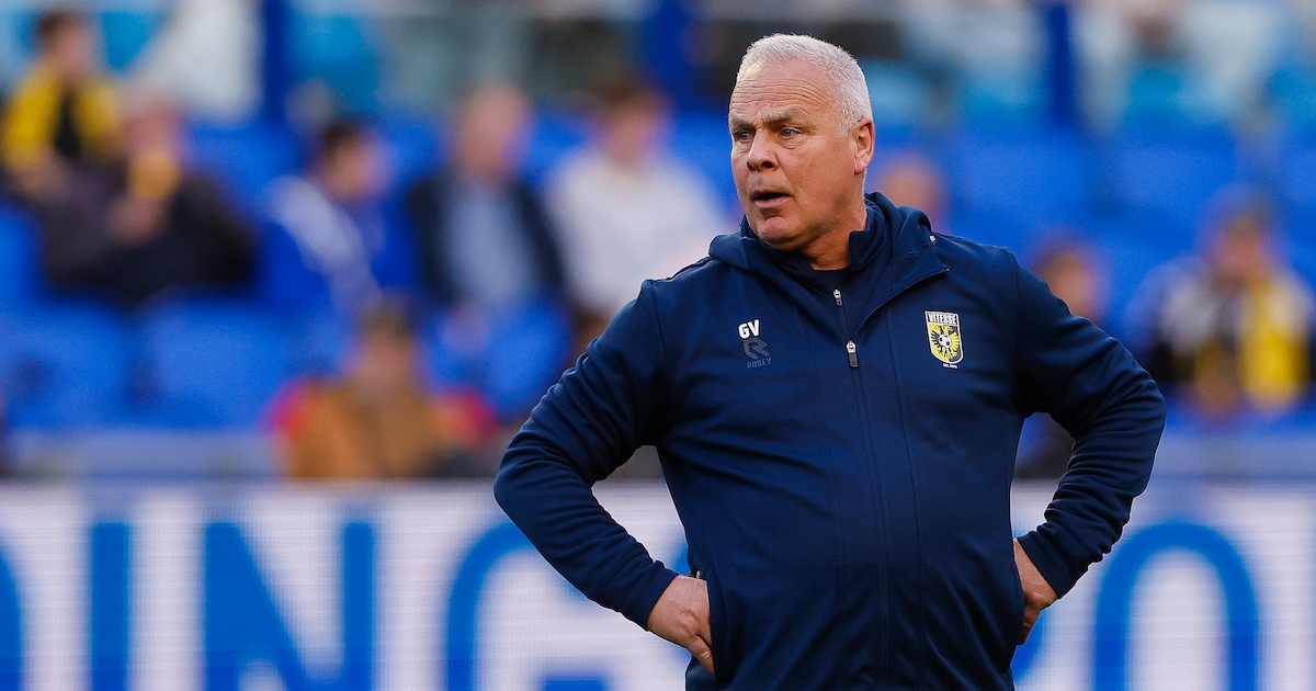GVVV-trainer Vink verbolgen over vertrek bij Vitesse: ‘Ik heb zoiets ...