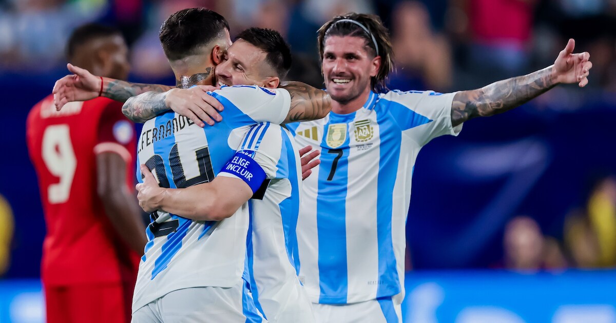 Lionel Messi loodst Argentinië met eerste goal in Copa América naar ...