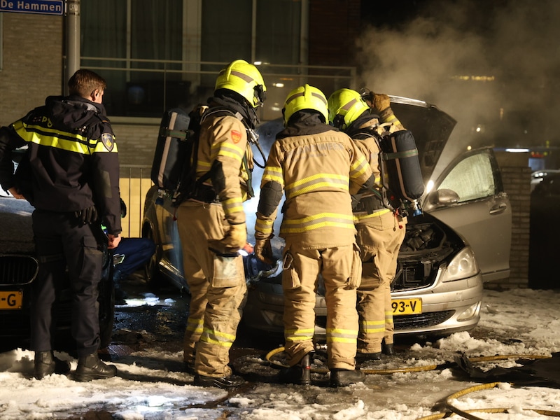 Weer autobrand in Arnhemse wijk Presikhaaf: aanmaakblokken aangetroffen ...