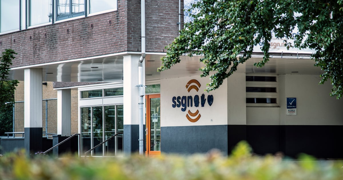 Klassenfoto's maken en weer even in de les tijdens reünie SSgN ...