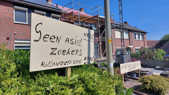 Wethouder gaat in gesprek met Groesbeekse straat: protestborden blijven ...