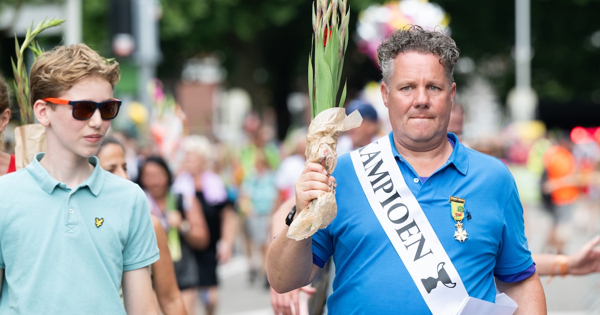 Ondanks harde muziek onderweg loopt Edgar de Vierdaagse uit, na zijn ...