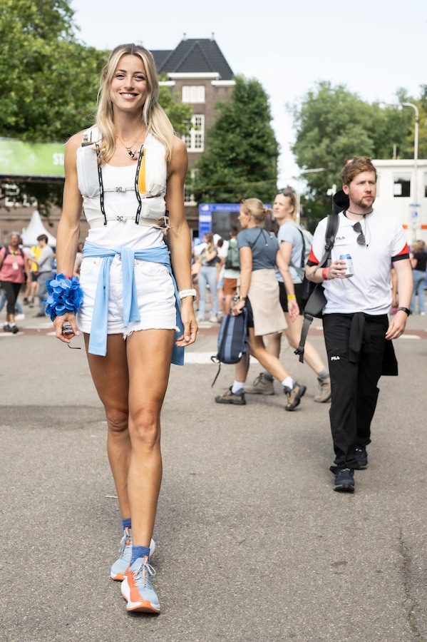 Nu wandelt ze de 50 kilometer, maar vanavond staat Janneke op het ...