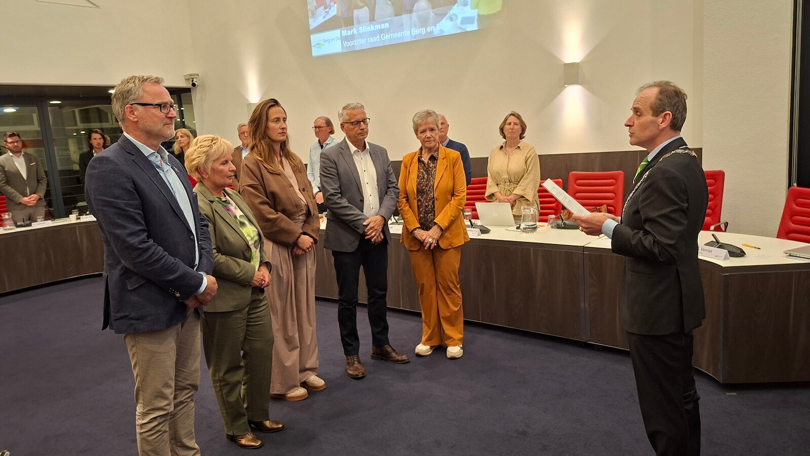 Te oud? Te veel van de polder? Zes raadsleden zien weinig in wethouder ...