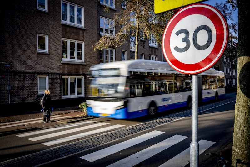 Zegen voor fietsers, maar ramp voor ov: max 30 km/uur haalt busvervoer ...
