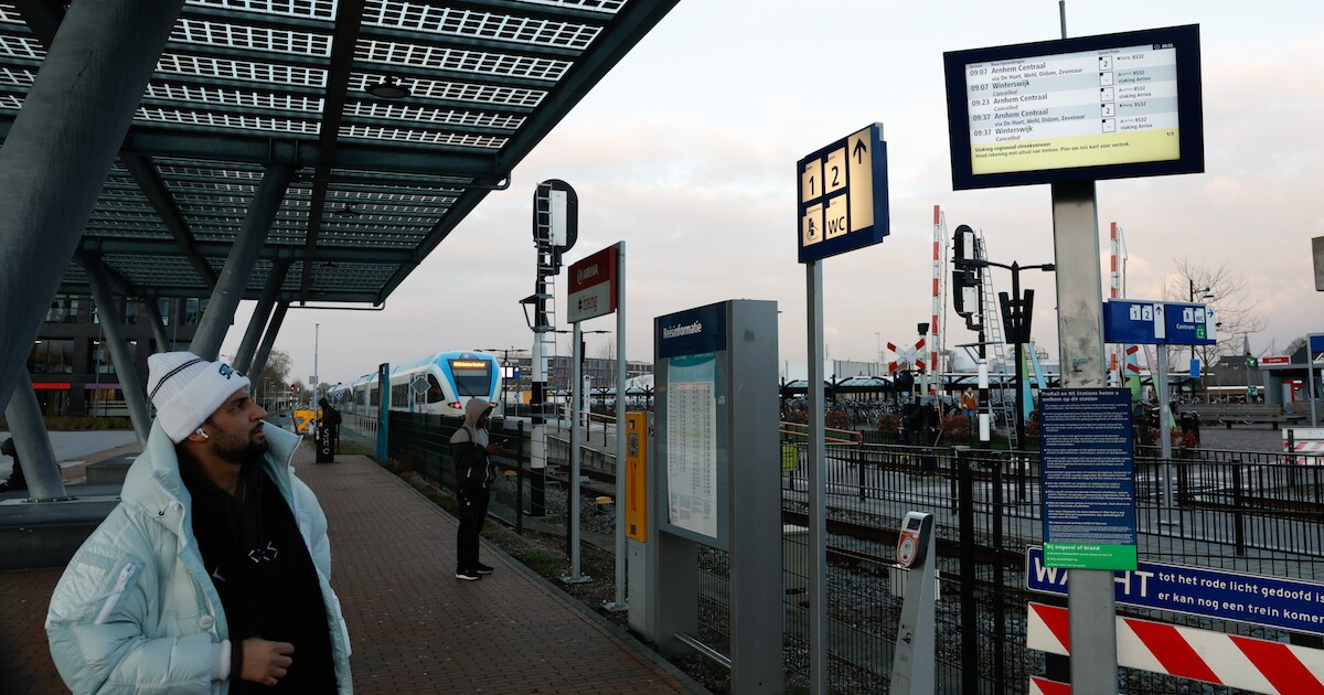 Verwarring en onbegrip op Achterhoekse stations over ov-staking: ‘Dit ...