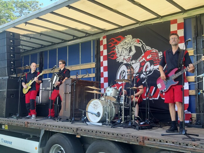 Altforst pakt uit met boerenrock op PinksterVaria | West Maas en Waal ...