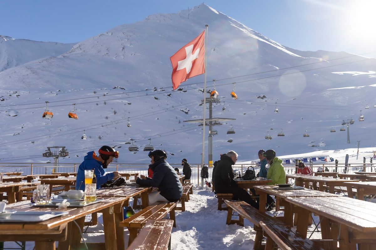 Nederlander (23) smijt Duitse skiër van stenen trap in Tirol: vierde ...