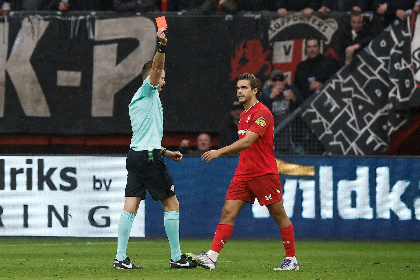 Rode kaart Van Rooij geseponeerd: verdediger tóch niet geschorst tegen ...