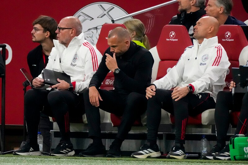 Fluitconcert voor Ajax na nieuwe dreun: angstgegner AZ wint in Johan ...