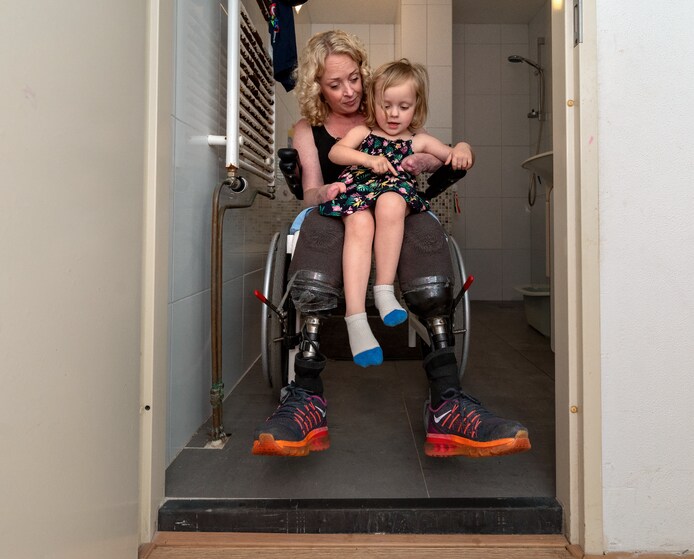 Roxanne (41) is moe na haar bevalling. Vijf weken later wordt ze wakker ...