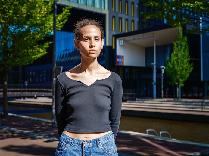 Geschokte studente Maya: ‘Wat ik tijdens protest in Amsterdam zag, heb ...