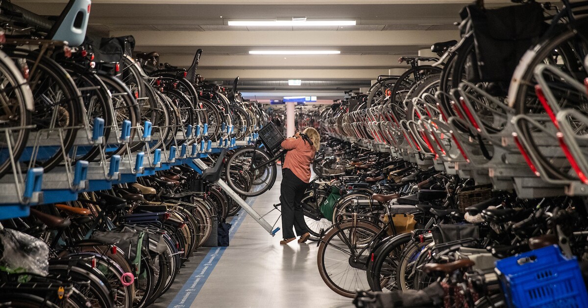 Fietsenstalling bij station Vught verdwijnt | Regio | De Gelderlander.nl