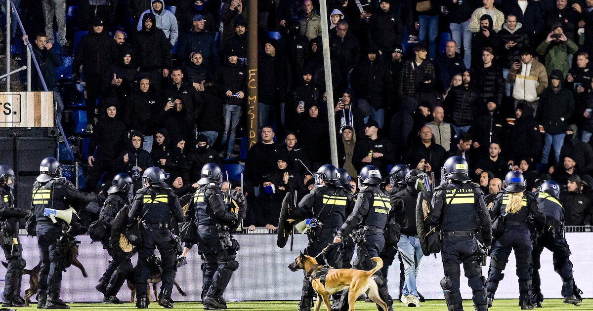 LIVE | Uitvak wordt ontruimd na rellen bij FC Den Bosch - ADO Den Haag ...