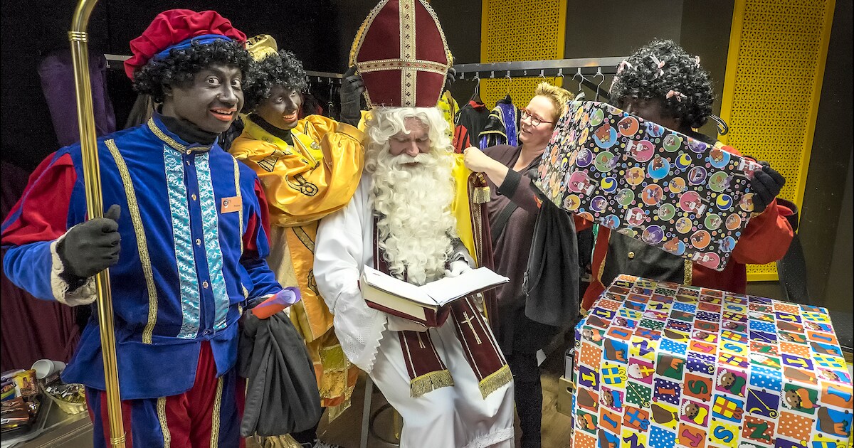 Op bezoek bij Sint en Piet in oude stadhuis | Regio | De Gelderlander.nl