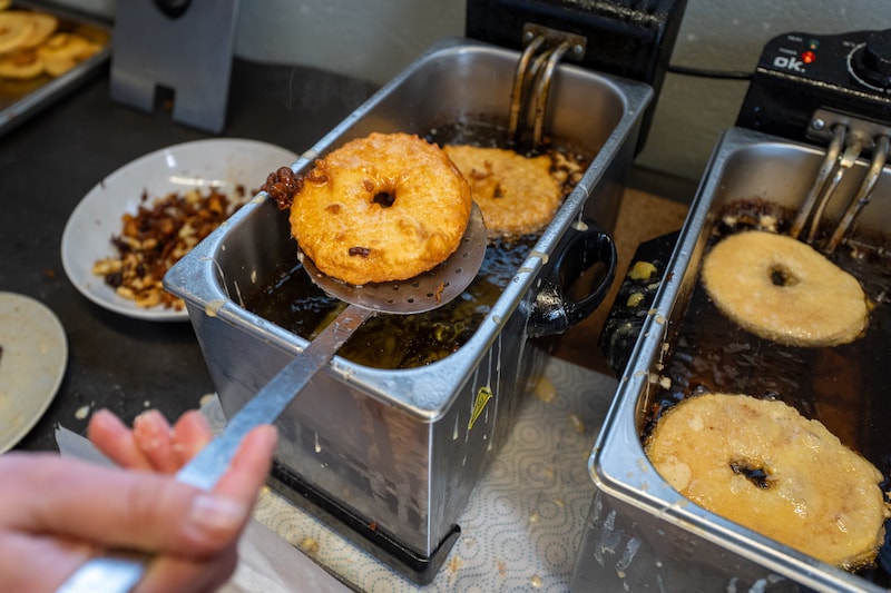 500 appelbeignets: Jinte (15) bakt zich suf om haar grote droom waar te ...