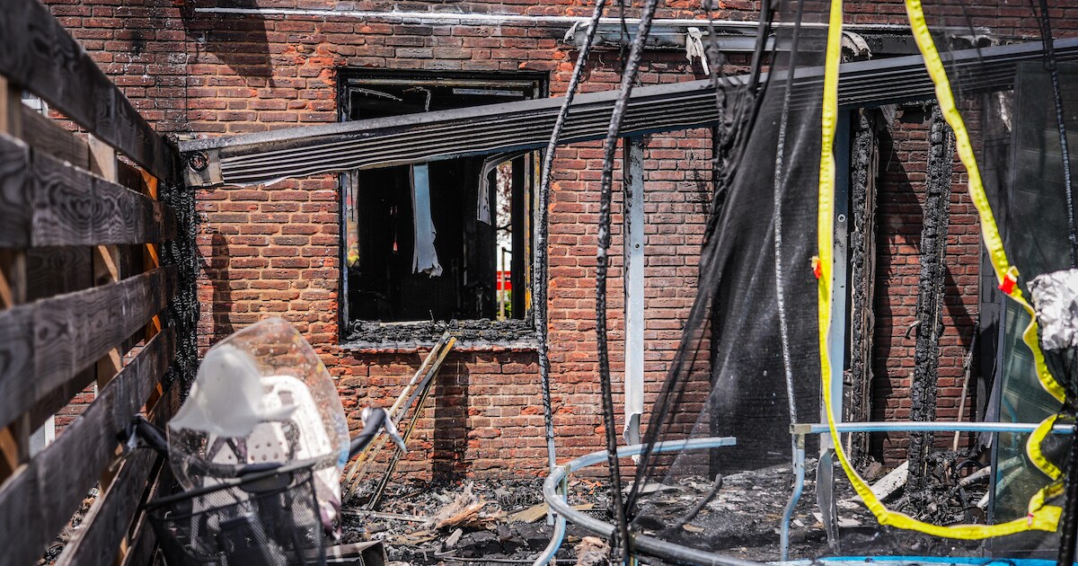 Bewoners kunnen na felle woningbrand niet terug naar huis, twee honden ...