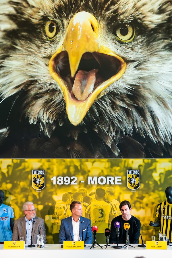 Coley Parry gepresenteerd als nieuwe eigenaar Vitesse: ‘Bevoorrecht om ...
